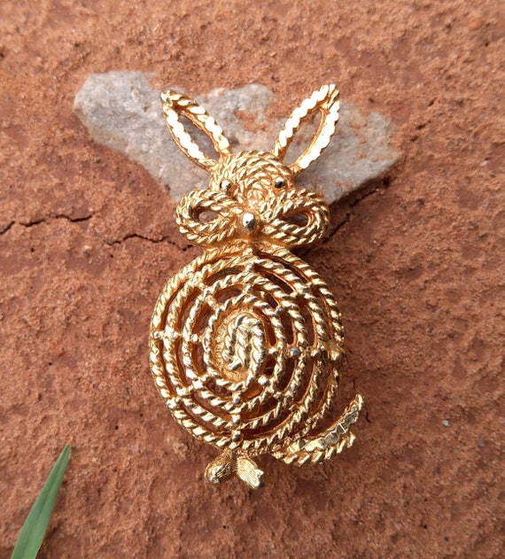 Vintage Mamselle goldtone bunny rabbit brooch - Gem