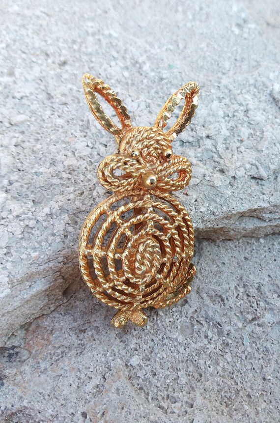 Vintage Mamselle goldtone bunny rabbit brooch - Gem