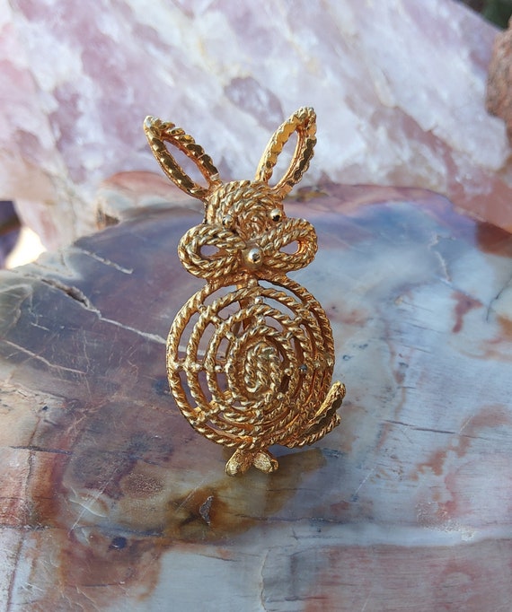 Vintage Mamselle goldtone bunny rabbit brooch - Gem