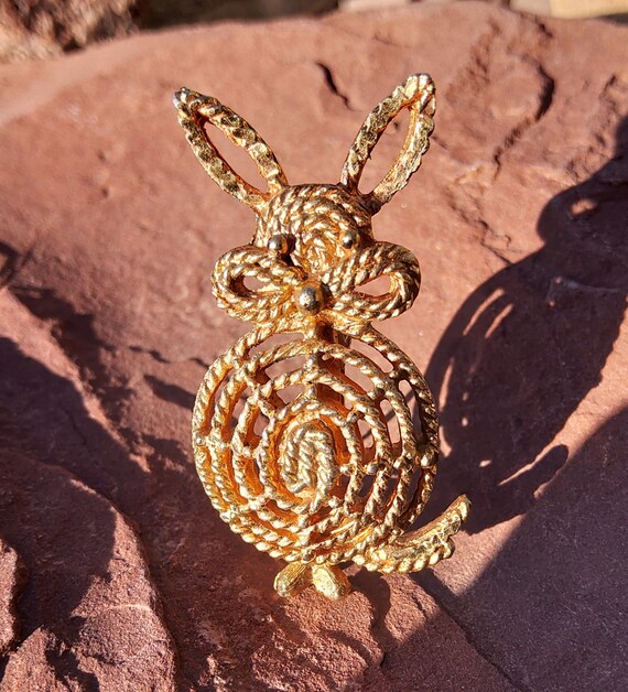 Vintage Mamselle goldtone bunny rabbit brooch - Gem