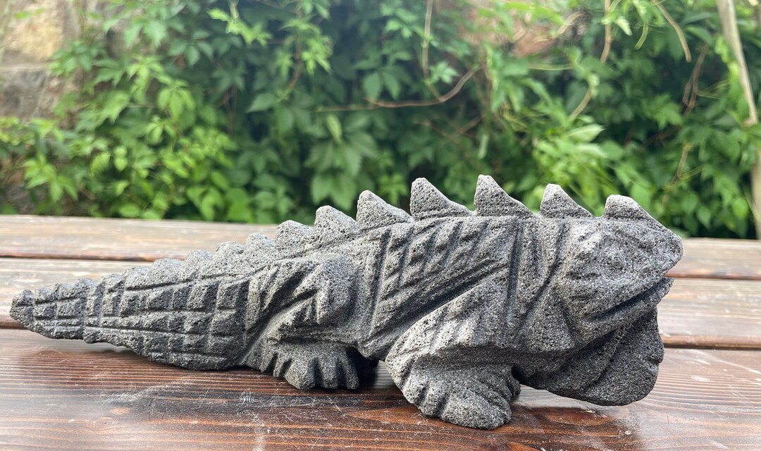 Iguana Stone Sculpture. Lizard Statue / Figurine 100% Volcanic Rock ...