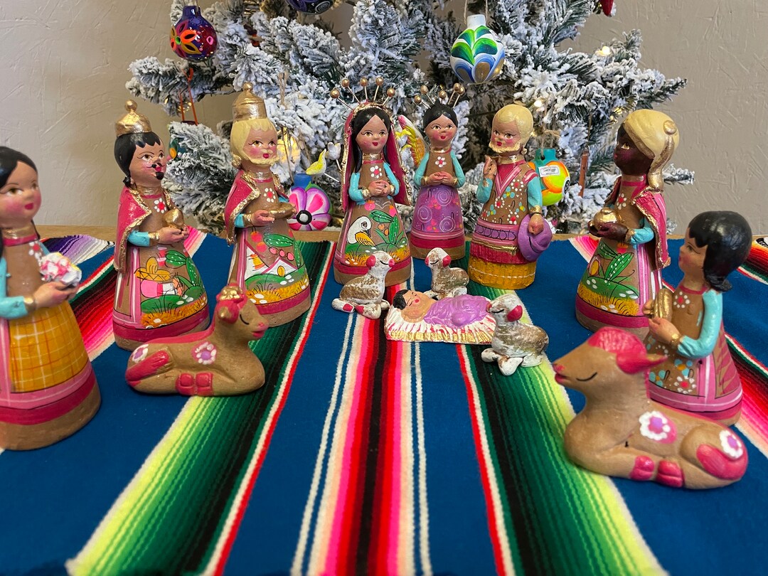 Gorgeous Mexican Barro Nativity With Gold Detailing. Large 14 Piece Set ...