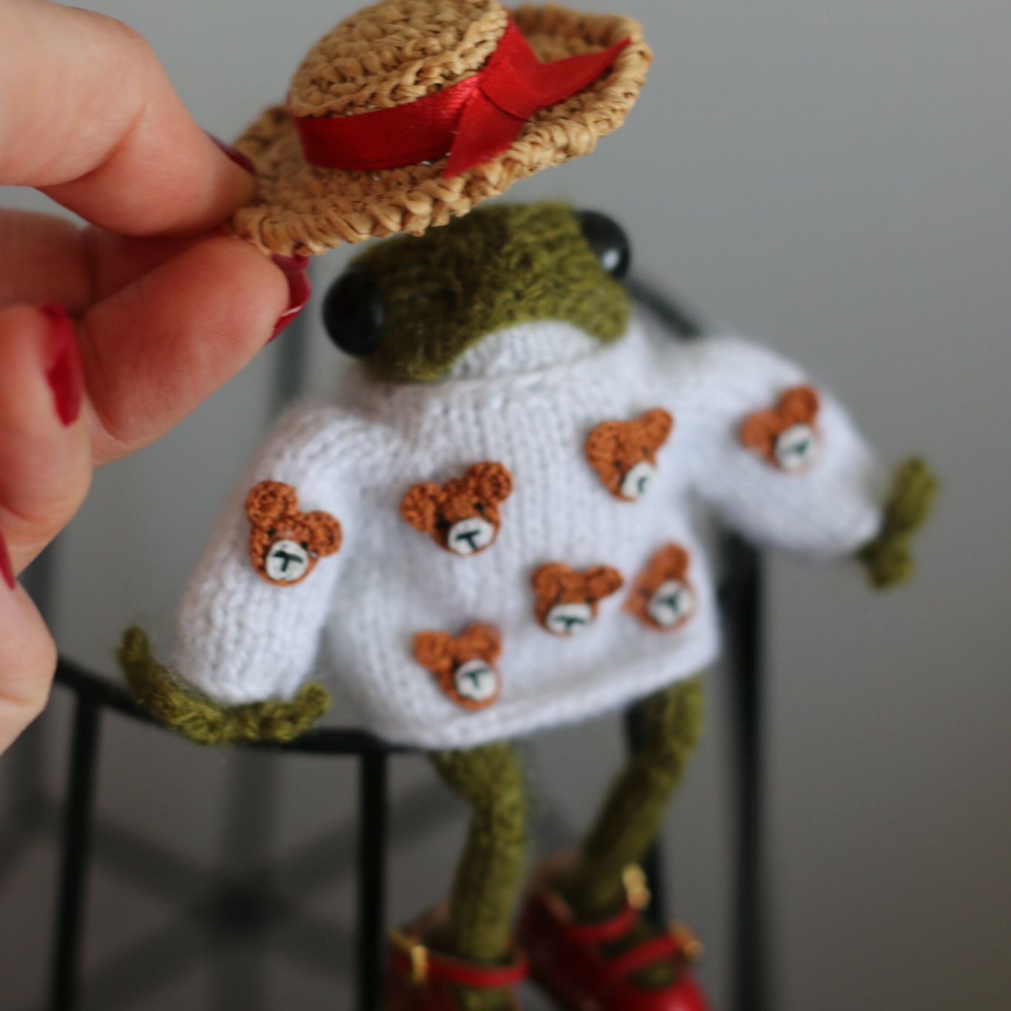 Handmade Knitted Frog, Handmade Knitted Frog With Colorful Clothes ...