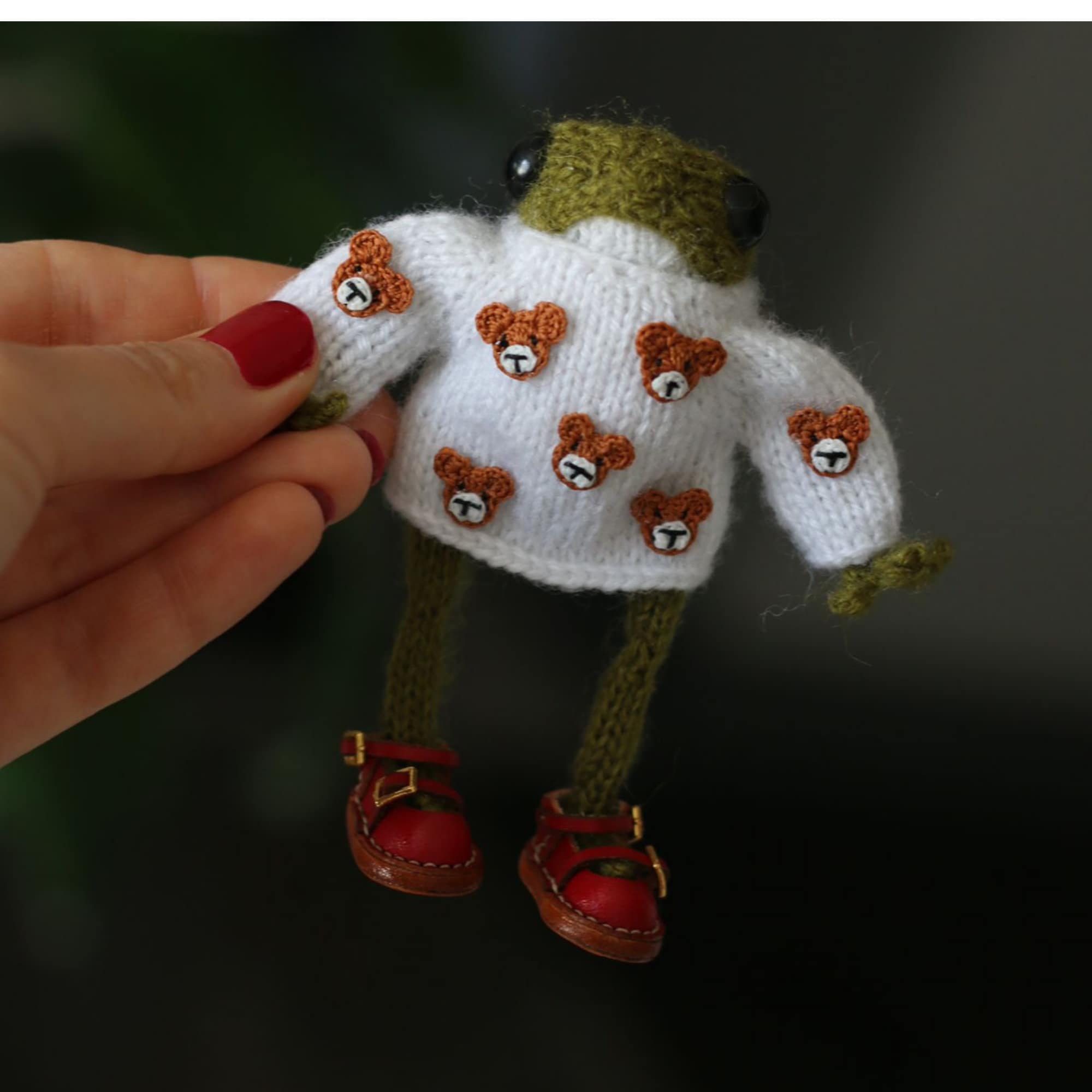 Handmade Knitted Frog, Handmade Knitted Frog With Colorful Clothes ...