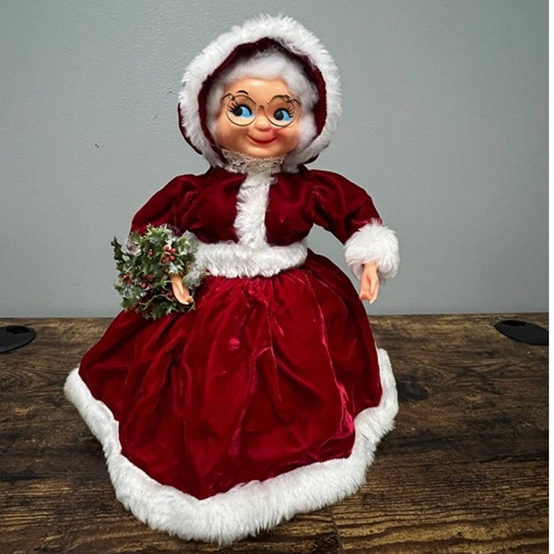 Vintage Mrs. Claus With Holly Wreath and Christmas Robe - Etsy