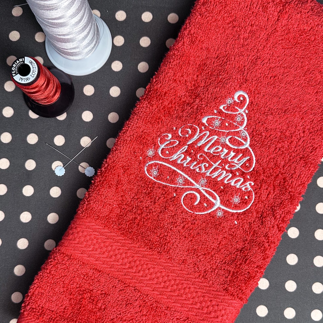Christmas Tree Hand Towels, Bathroom or Kitchen, Traditional Christmas ...