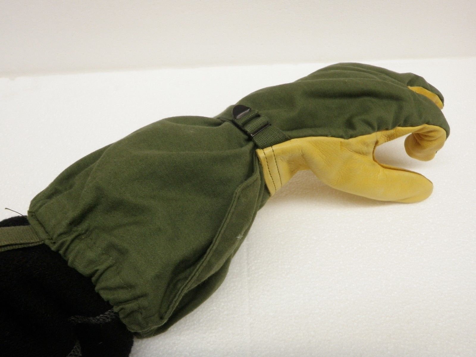U.S. Military Cold Weather Trigger Finger Mittens With Liner - Size ...