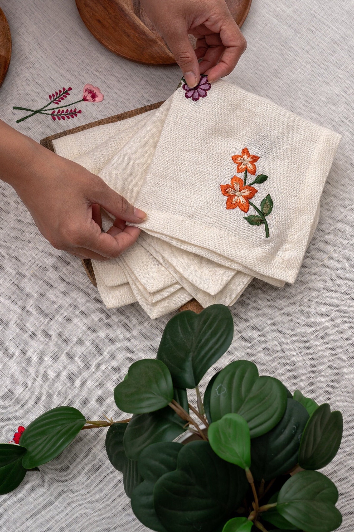 Floral Embroidered Napkins Linen Napkins Floral Linen Cocktail - Etsy