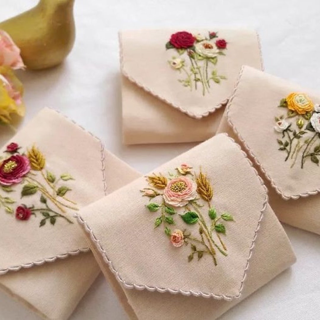 Hand Embroidered Small Coin Purse/floral Pattern/can Be Customised ...