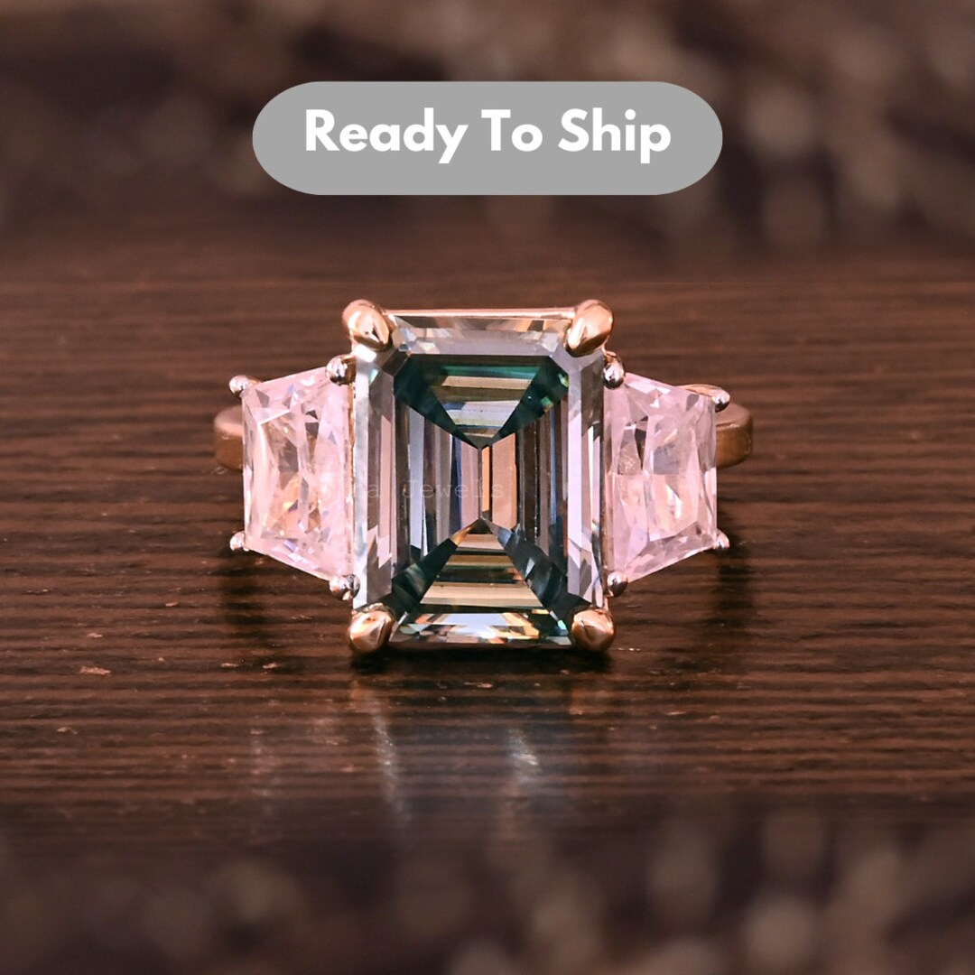 Three Stone Green Emerald Cut Moissanite Engagement Ring/anniversary ...