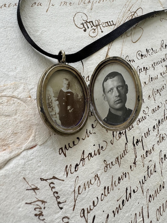 Antique Locket With Original Photographs. Antique Gil… - Gem
