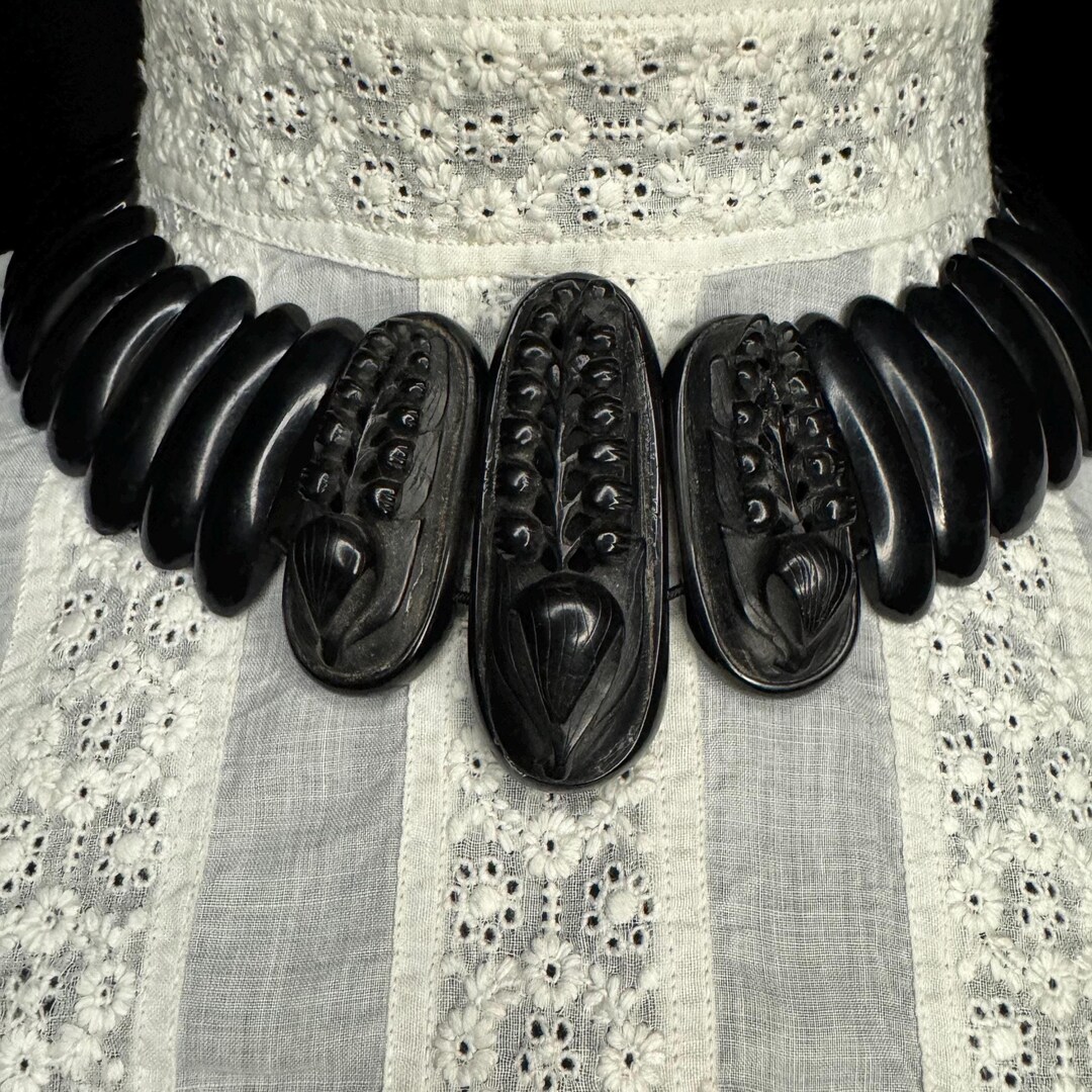 Victorian Whitby Jet Necklace With Hand Carved Central Beads Depicting ...
