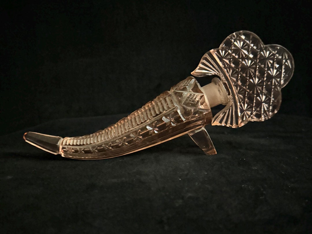 Stunning Vintage Horn Shaped Perfume Bottle in Pink Glass. 1940s ...