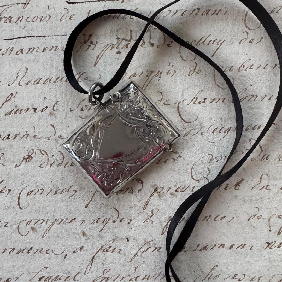 Antique Silver Vesta Case Pendant With Foliate Engraving and Shield ...