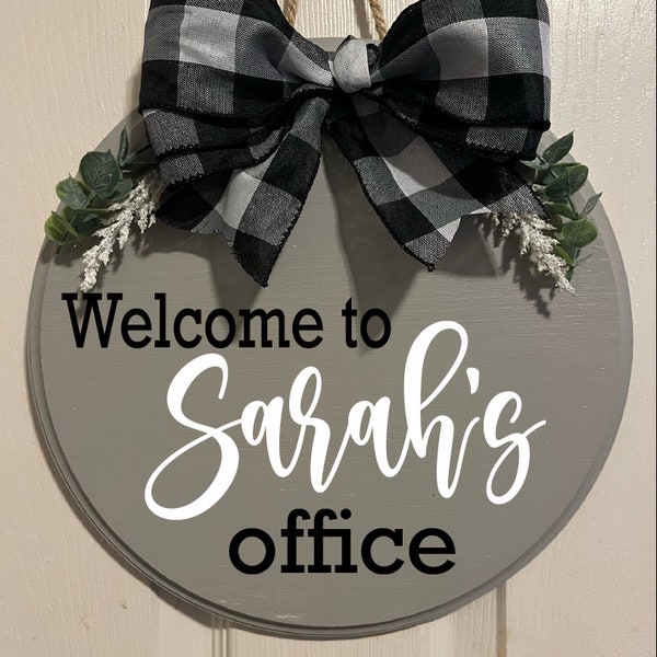 Personalized Door Signs With a Bow - Etsy