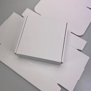 Pack of 8 Coated Corrugated Cardboard Shipping Boxes, Small Parcel ...