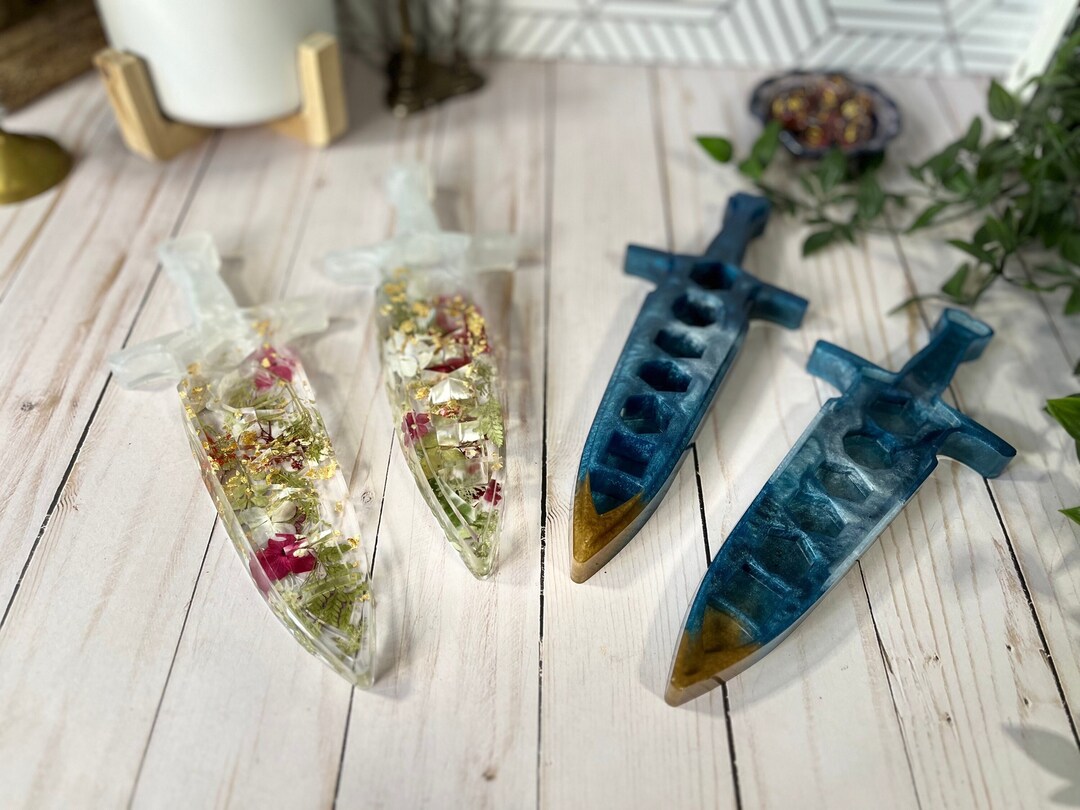 Custom Dagger Dice Case - Etsy