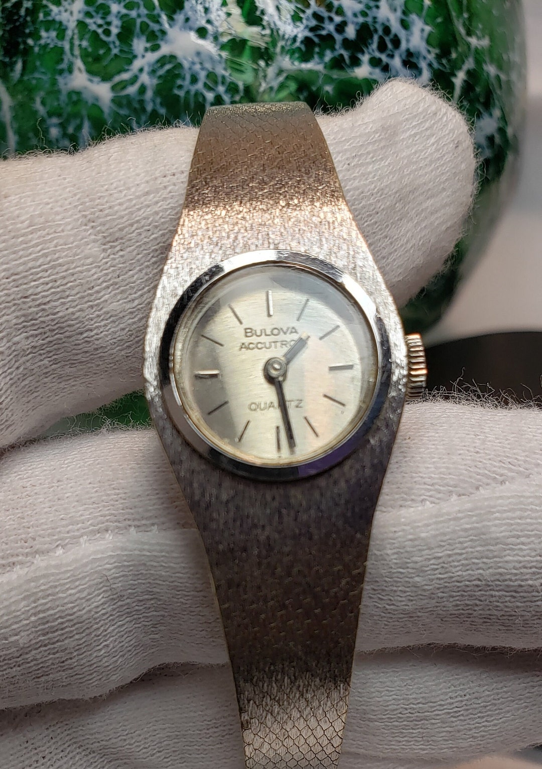 Rare Vintage 1978 Bulova Accutron Dainty Textured Silver Round Dial ...