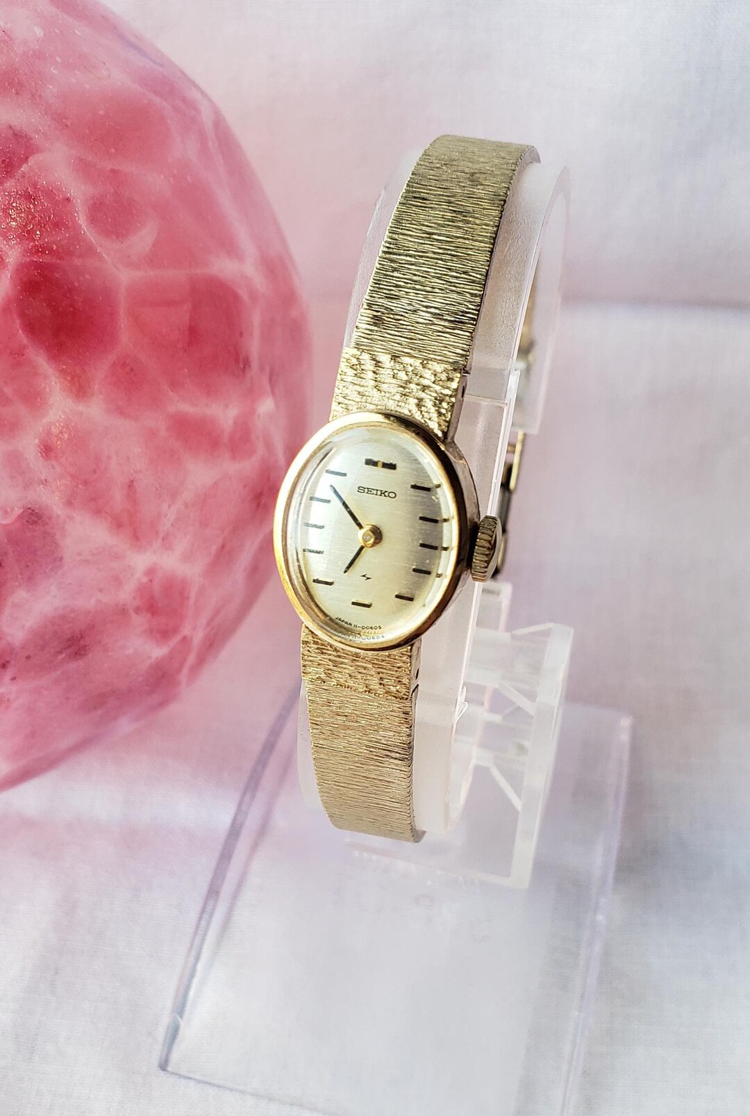 Vintage 1970's Seiko Gold Dainty, Sparkling Ladies Mechanical Watch Oval Dial Excellent ...