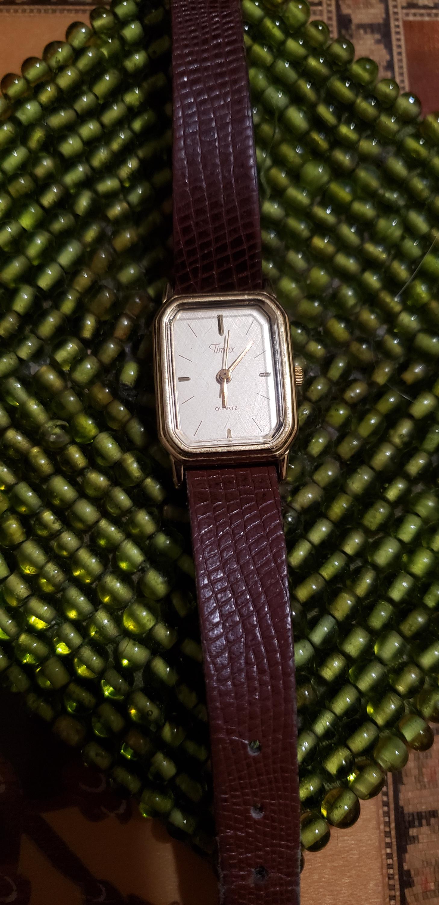 Vintage 1980's Timex Tank Quartz Ladies Watchl Textured Champagene Dial ...