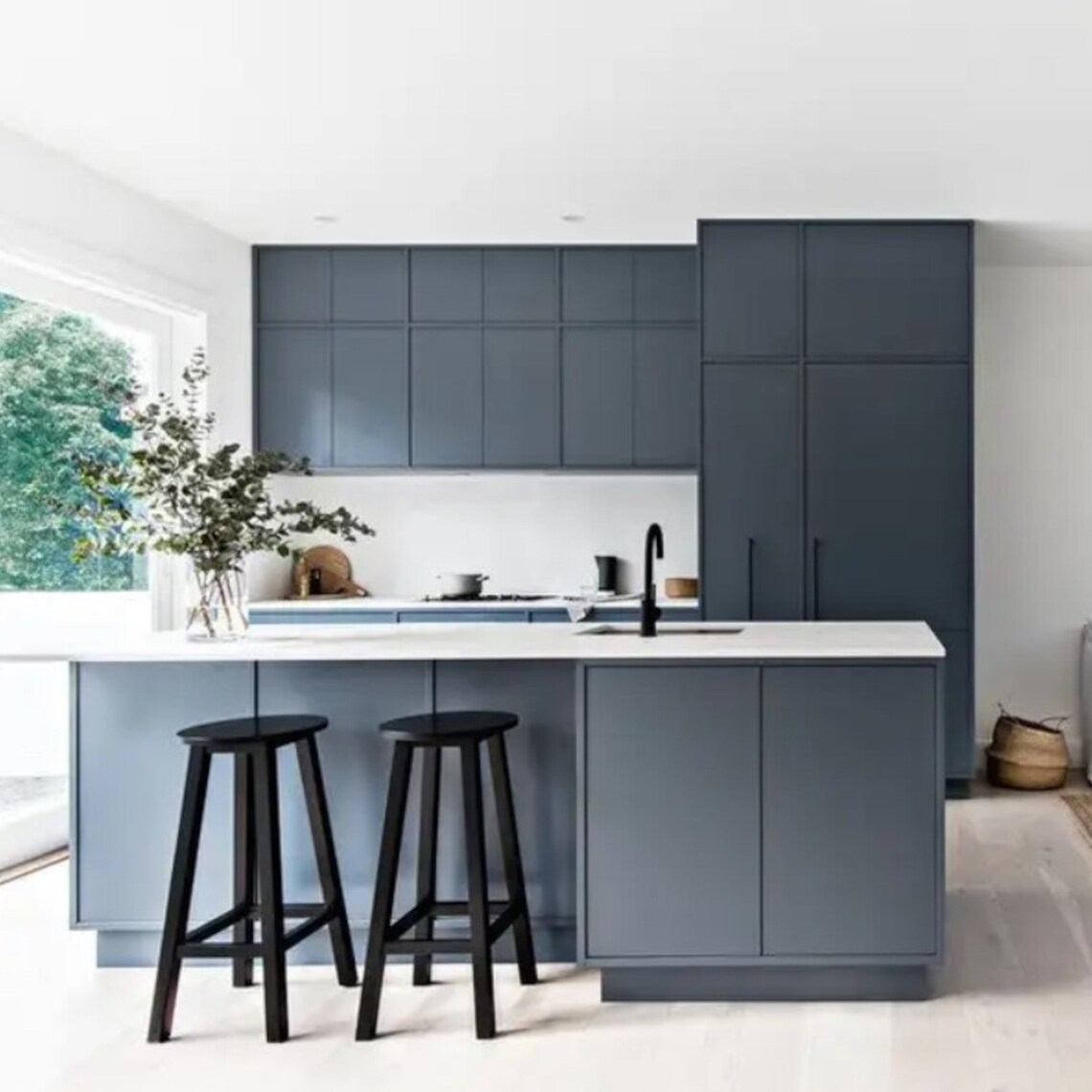 Midnight Blue Slim Shaker Kitchen Cabinets Navy Blue Frameless Modern ...