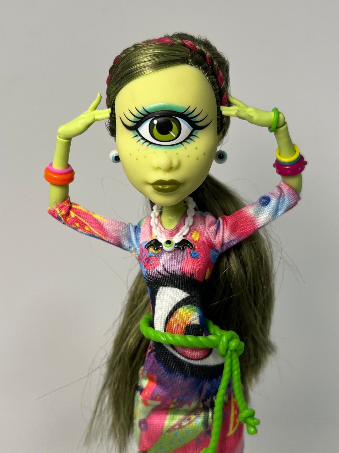 Monster High Iris Clops I Love Heart Fashion Doll Green Eye Cyclops ...