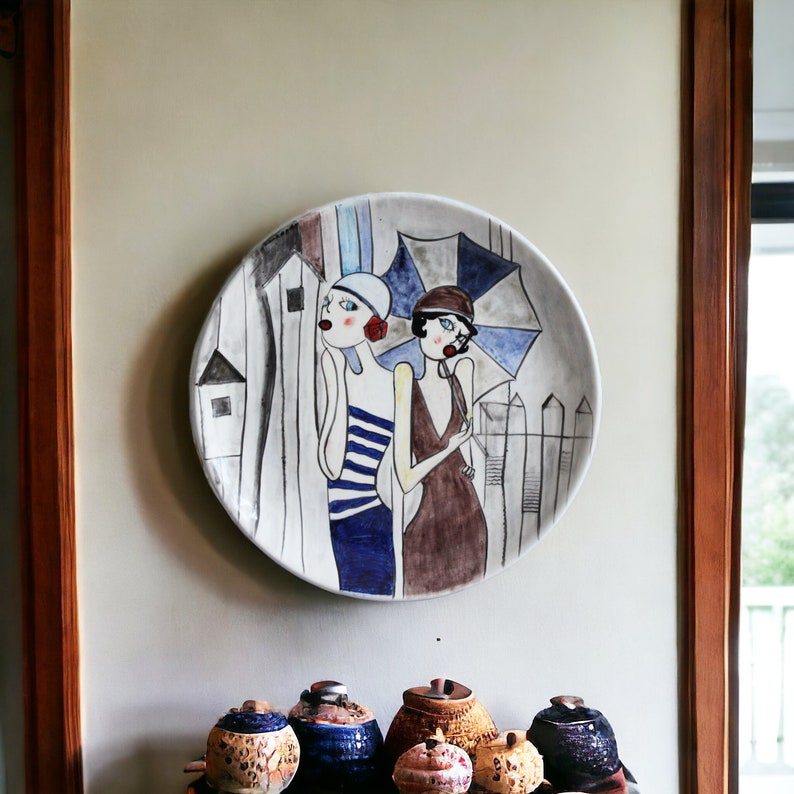 Prato de cerâmica artesanal com retrato de mulher abstrata, peça ...