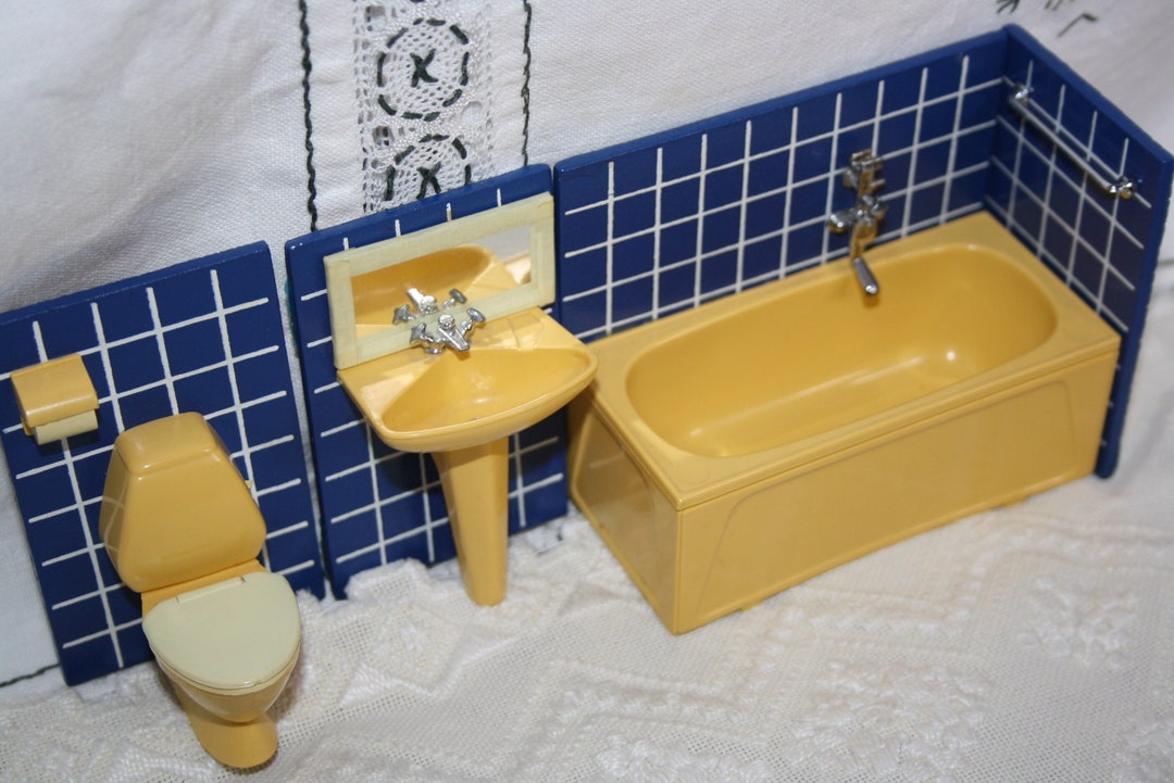 Lundby Dollhouse Furniture A Set Of Bathroom Furniture In Blue And