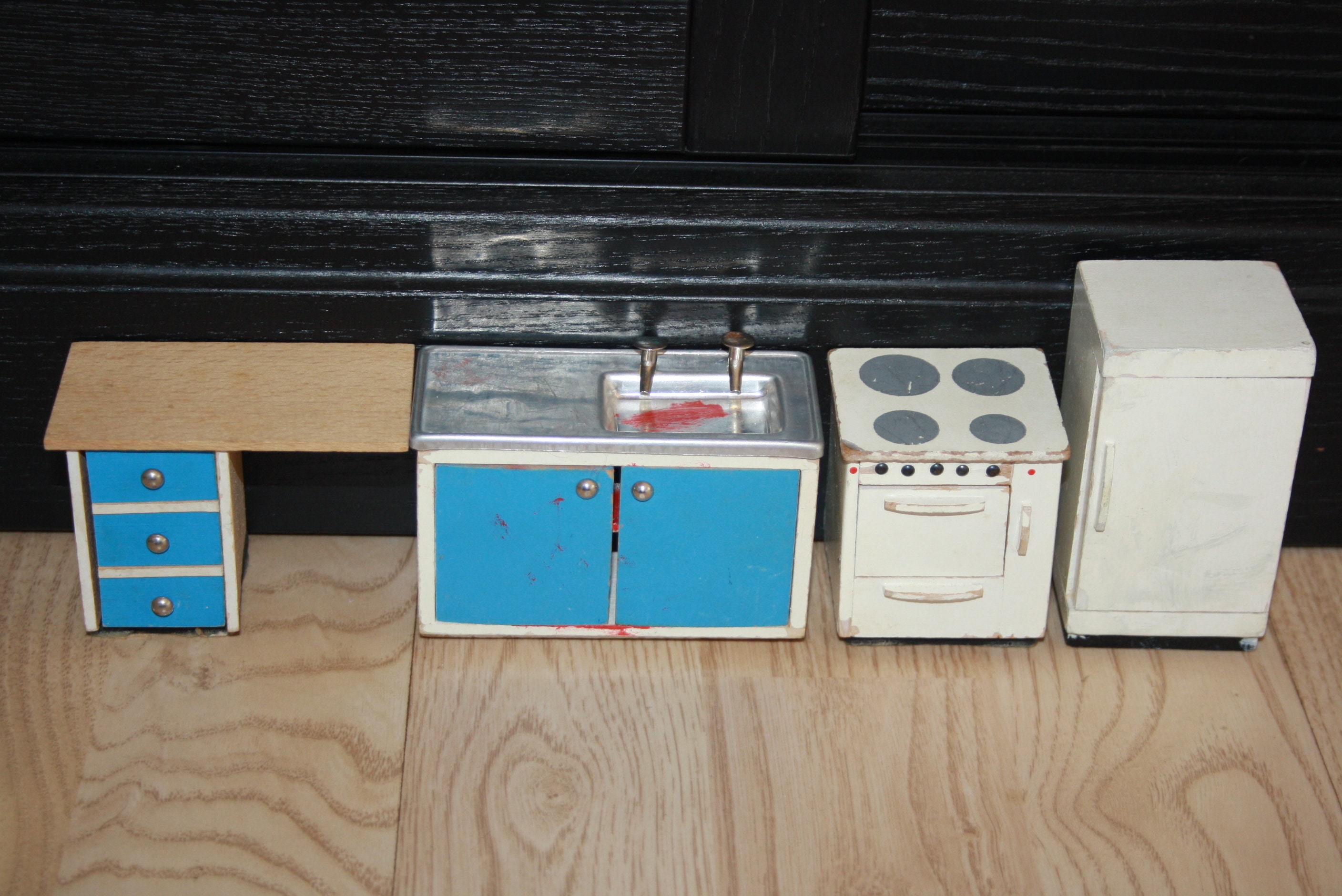 Lundby Kitchen Vintage / A Set of Stove, Refrigerator, Kitchentable ...