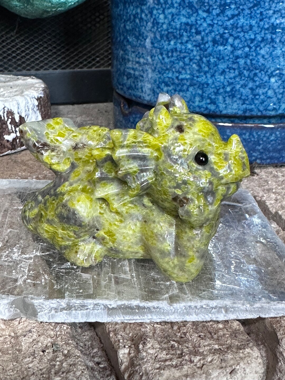 Green Opal Flying Dragon Crystal Dragon UV Reaction - Etsy