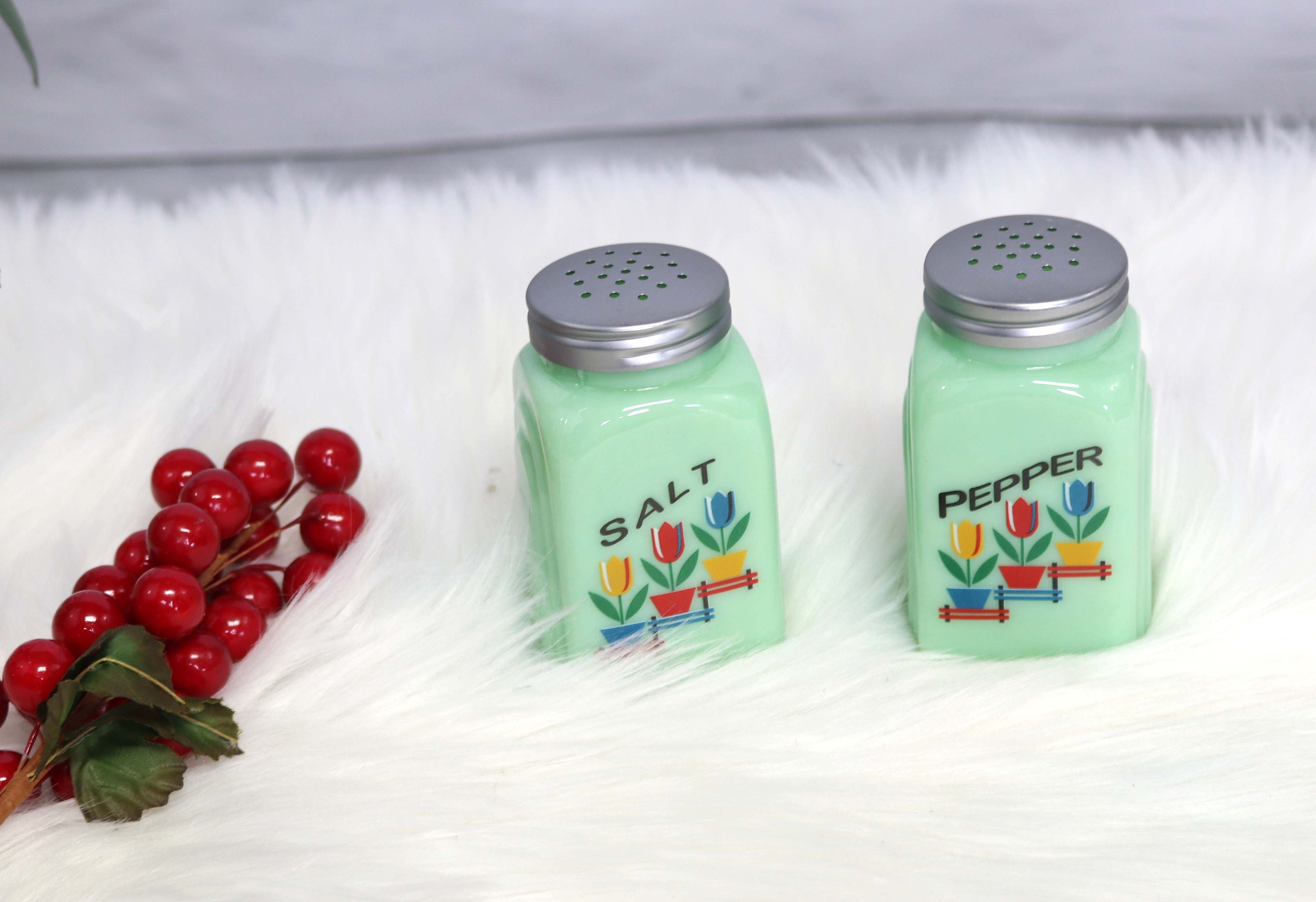 Jadeite Green Glass Salt and Pepper Shaker Tulip Pattern - Etsy