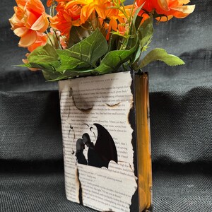 ACOTAR Flower Book Vase. A Court of Thorn and Roses Designed With the ...