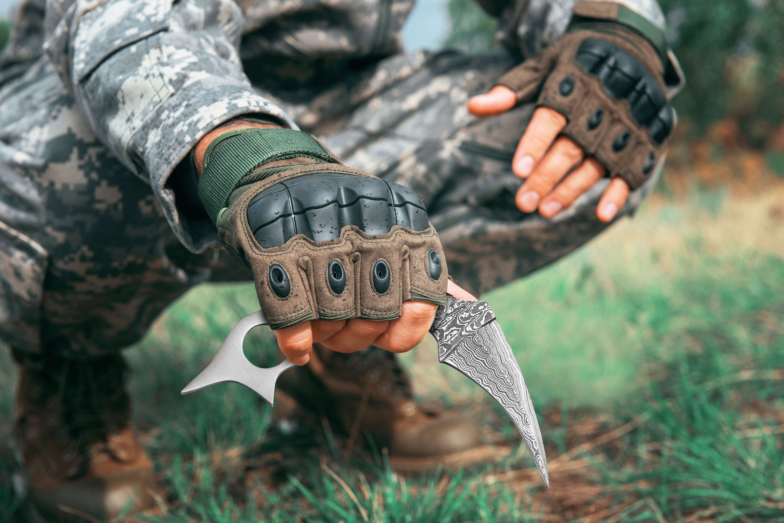 Hunting Knife Custom Made Hand Forged Damascus Steel Karambit Knife ...
