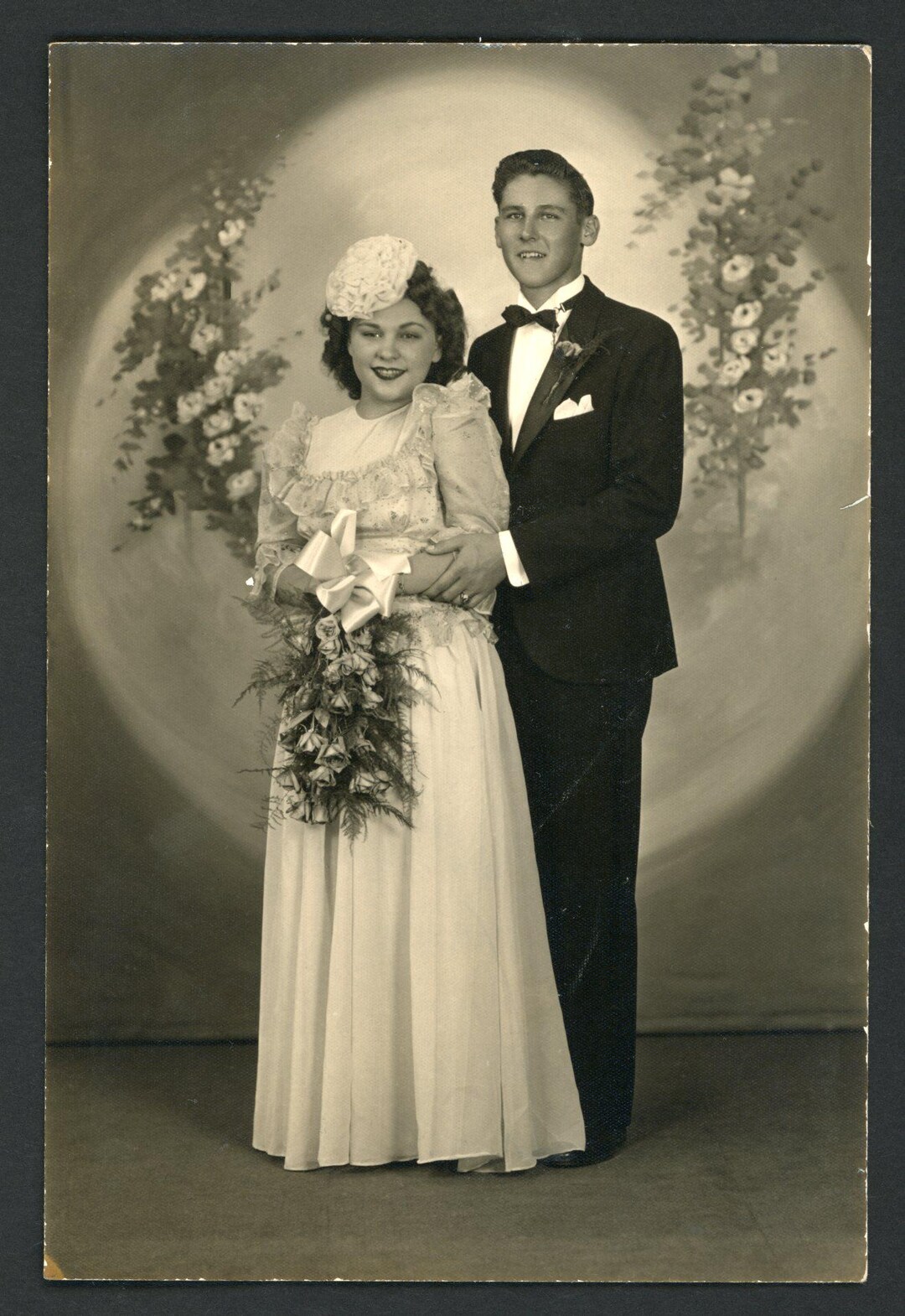 Beautiful Bride and Groom 1940s Wedding Flower Bouquet Painted Backdrop ...
