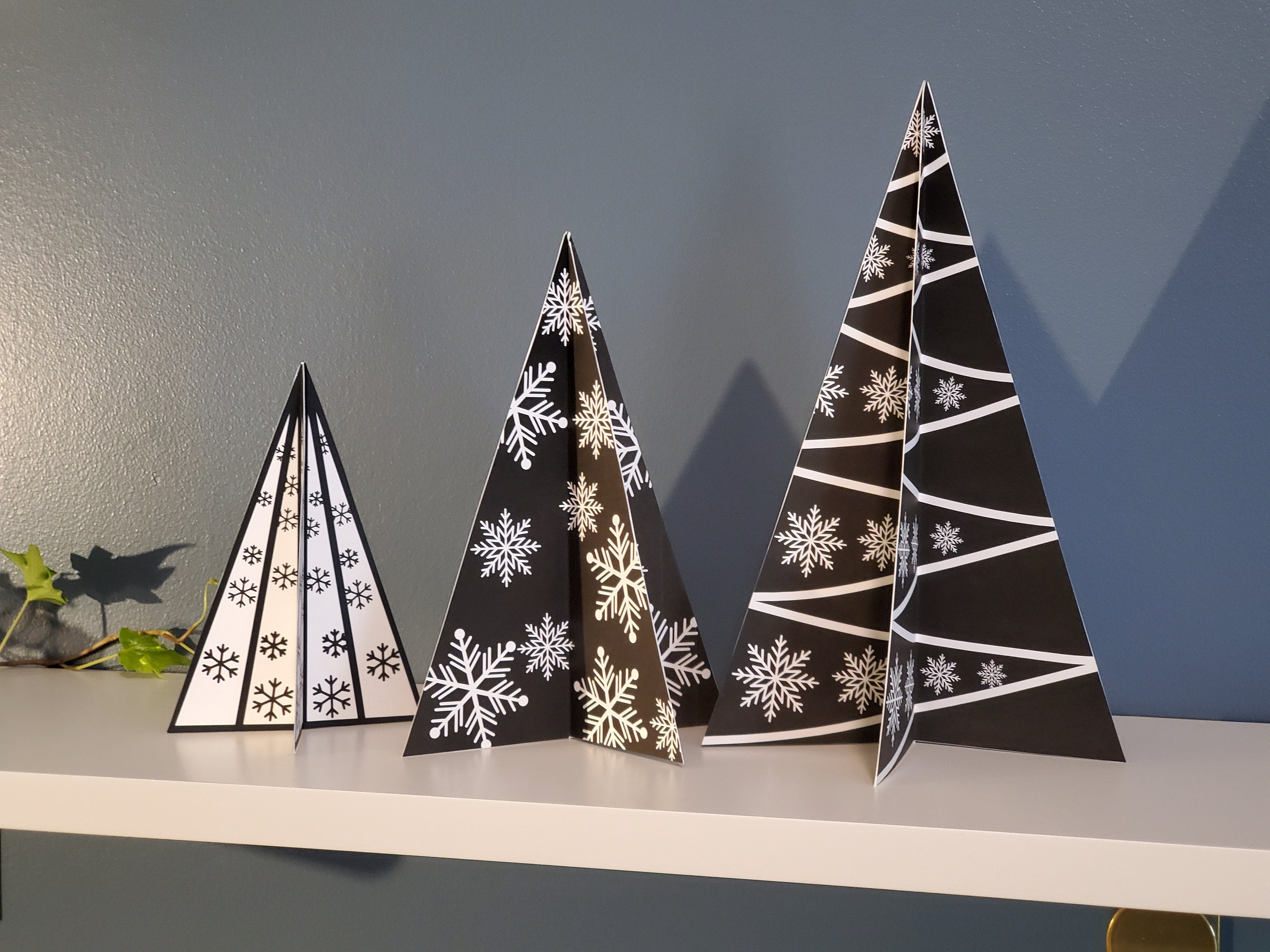 Printable Black and White Christmas Trees, 3D Christmas Tree Templates ...