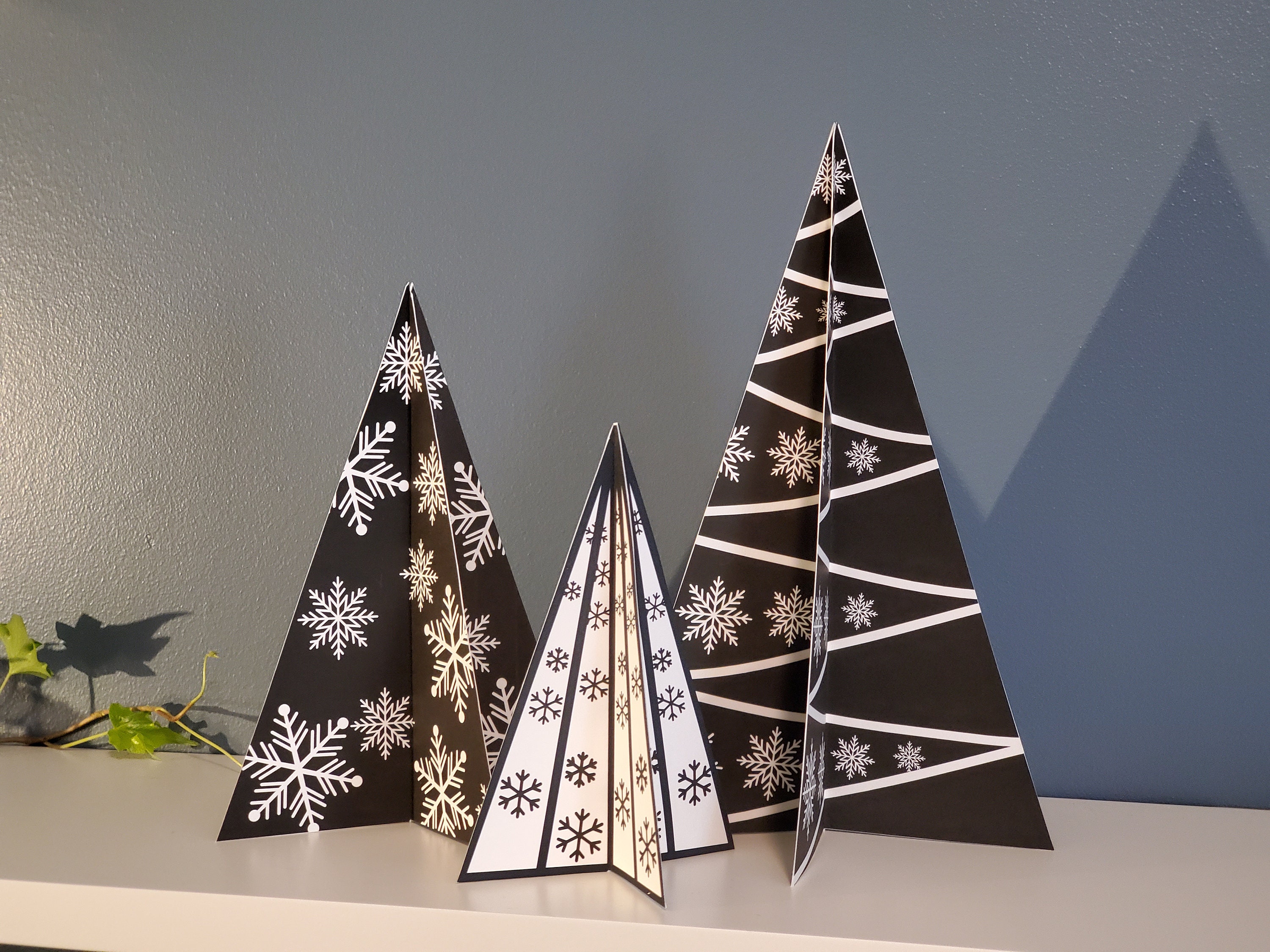 Printable Black and White Christmas Trees, 3D Christmas Tree Templates ...