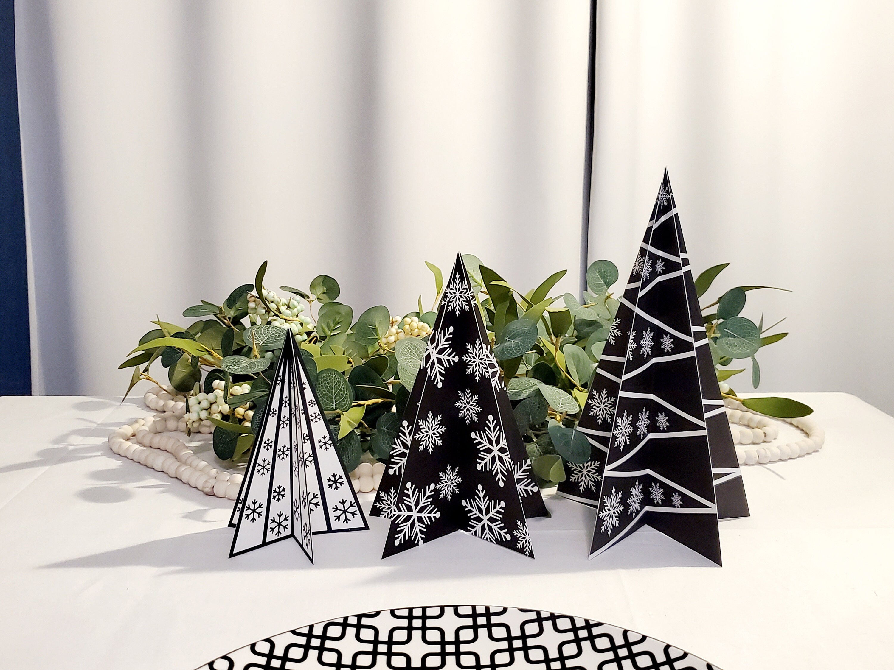 Printable Black and White Christmas Trees, 3D Christmas Tree Templates ...