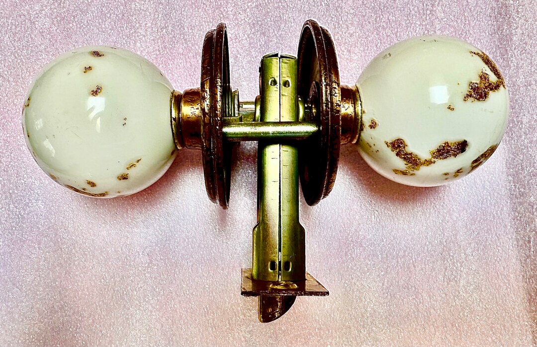 Vintage 1960 Ruth Richmond/weiser White Acrylic Lucite Gold Flake Door Knobs - Etsy