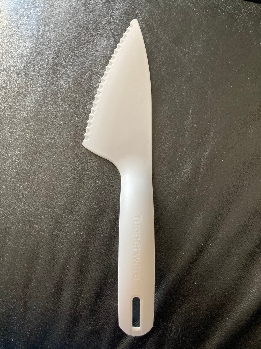 White Tupperware Serrated Knife Cake Pie Cutter Curved Handle Can Be ...