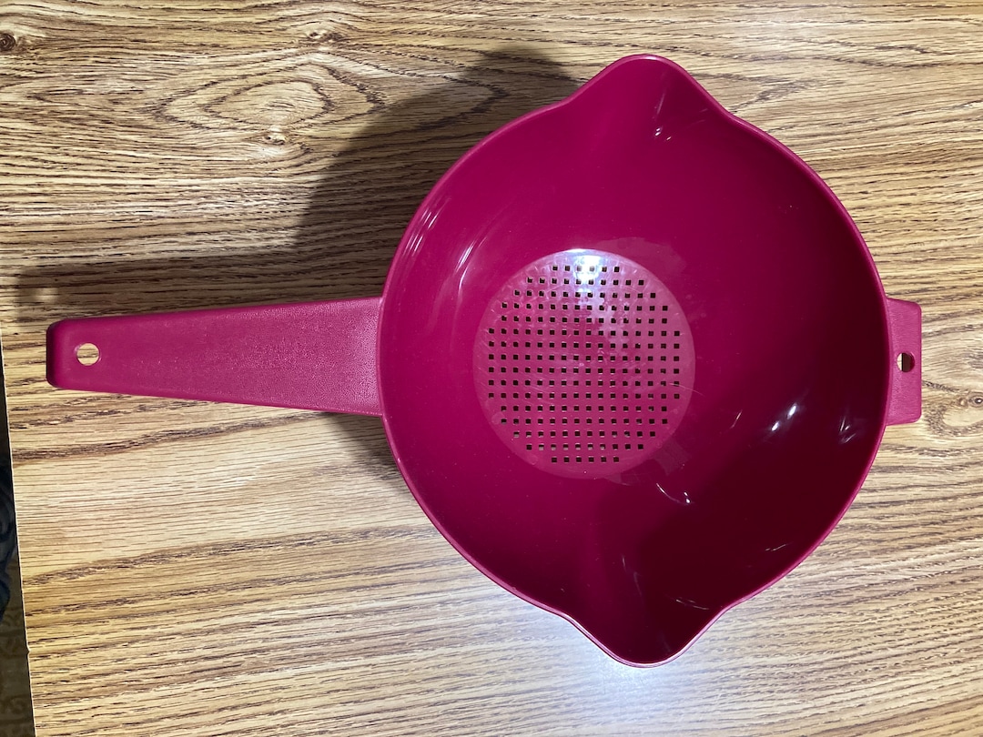 Tupperware 2 Quart Colander Strainer With Handle Wine Red for Pastas ...