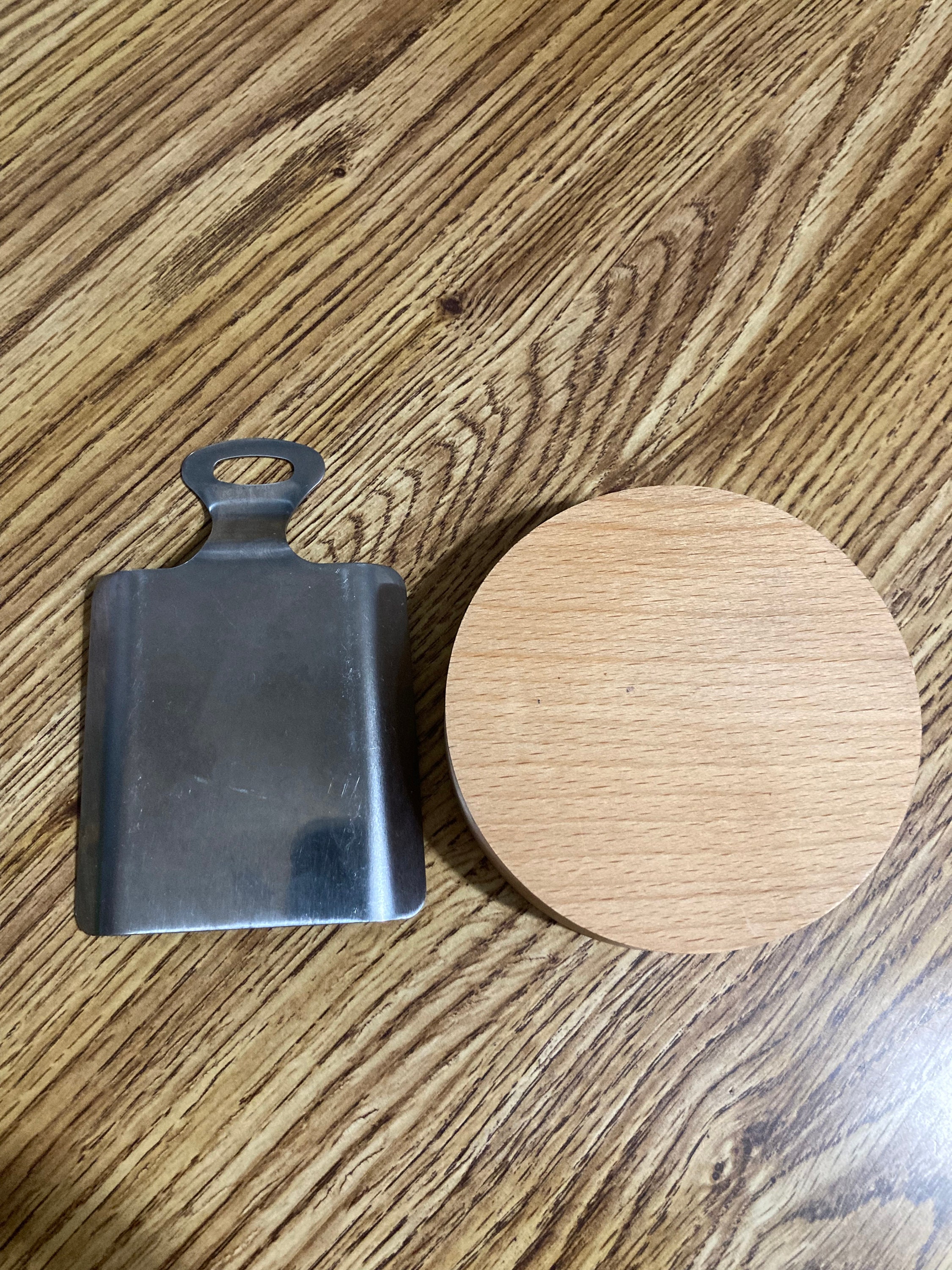 Handy Salt Grinder Fun Unique Kitchen Gadget Metal Grinder Wooden Block ...