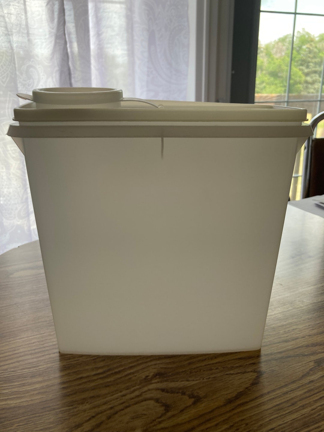 Vintage Tupperware Cereal Keeper Container Flip and Pour Lid Store and ...