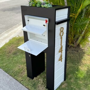 ARCADIA LUXE Mailbox - Modern Mailbox With Succulent & Mailboxes Post ...
