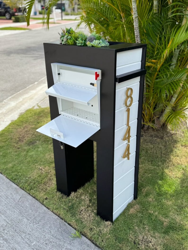 ARCADIA LUXE Mailbox Modern Mailbox With Succulent & Mailboxes Post ...
