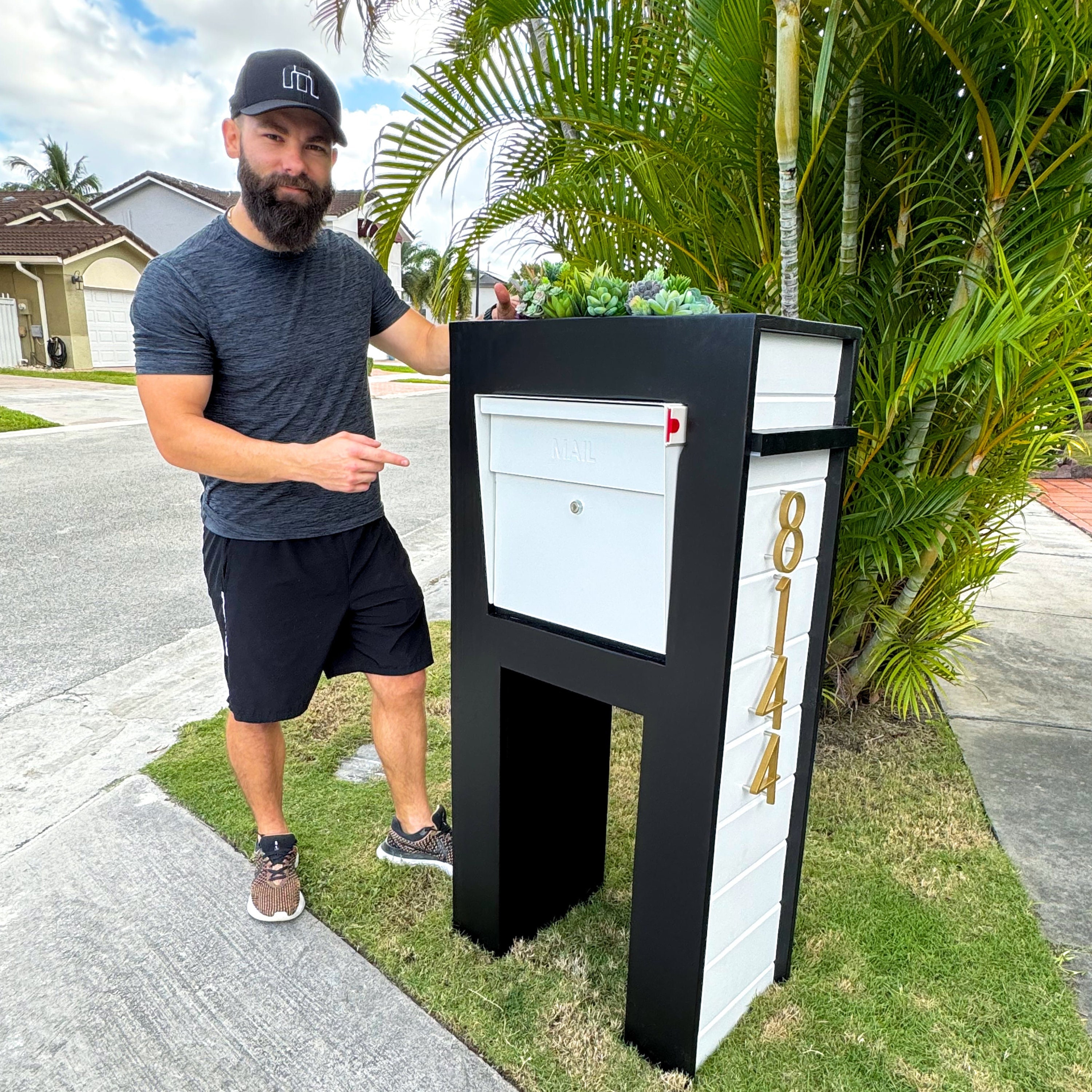 ARCADIA LUXE Mailbox Modern Mailbox With Succulent & Mailboxes Post ...