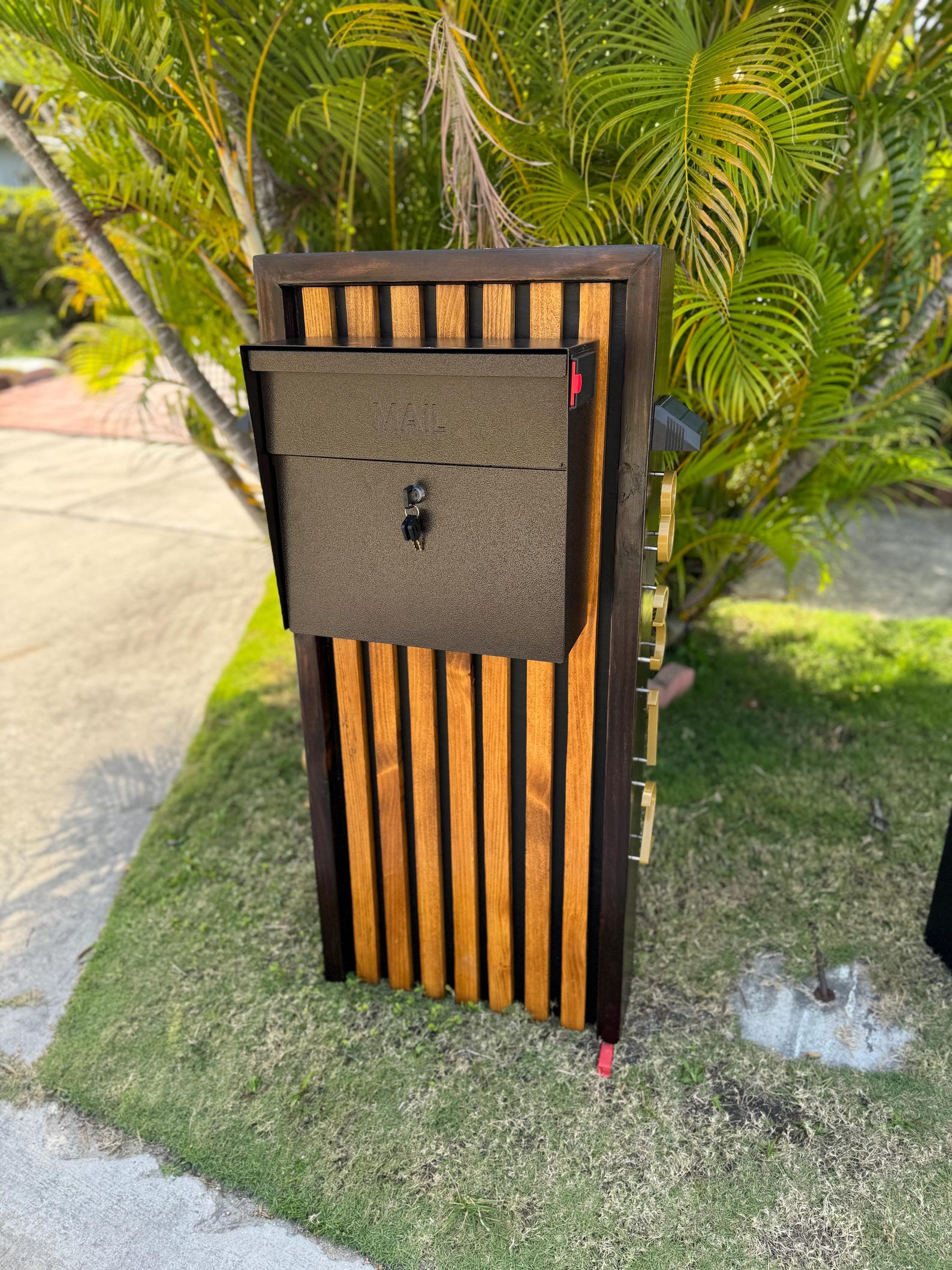 LINEAR LUXE Slatwall Mailbox Vintage Mailbox Custom House Numbers ...