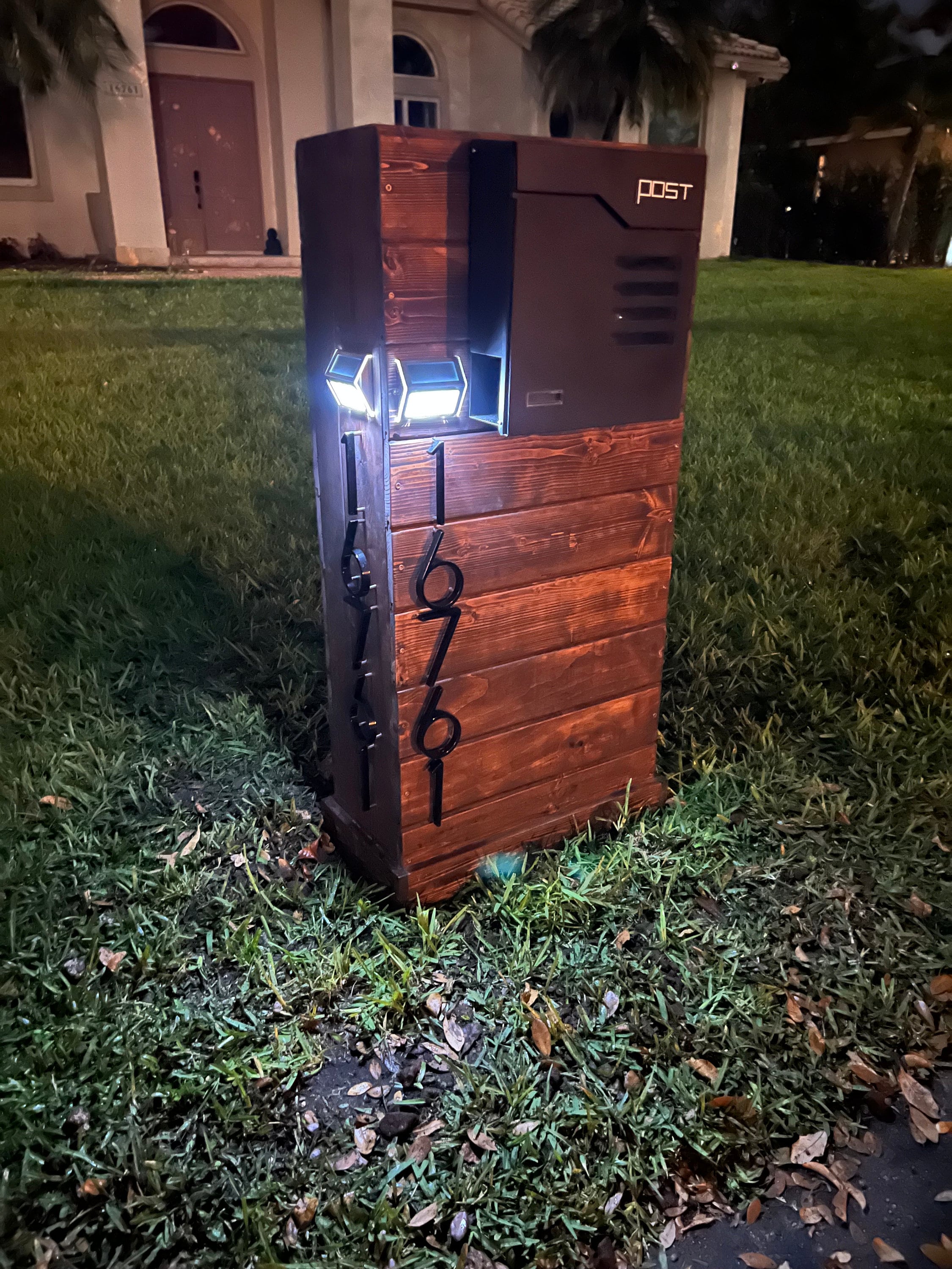 PRESTIGE Black Mailbox Modern Mailbox With Succulent & Mailboxes Post ...