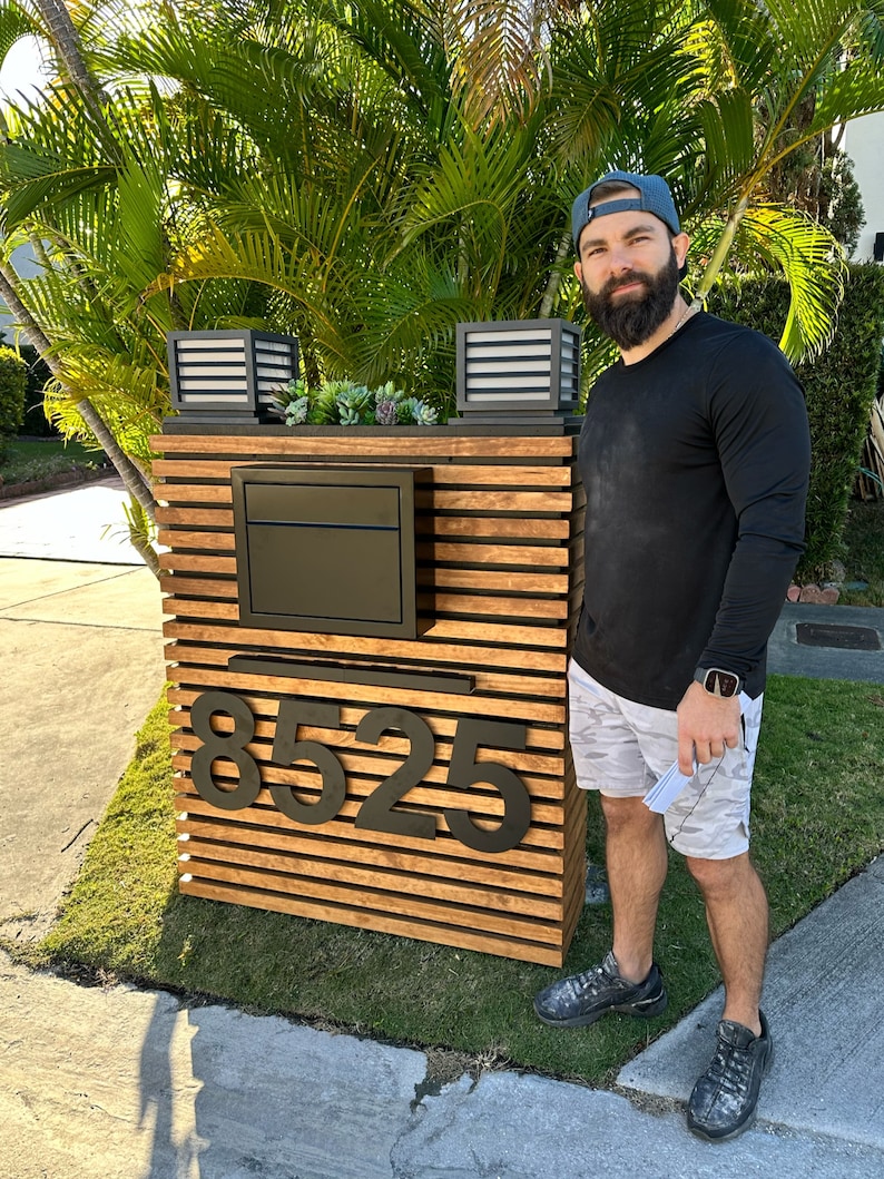 SHOWPIECE Vista Vantage Mailboxunique Mailbox With Succulent Planter ...