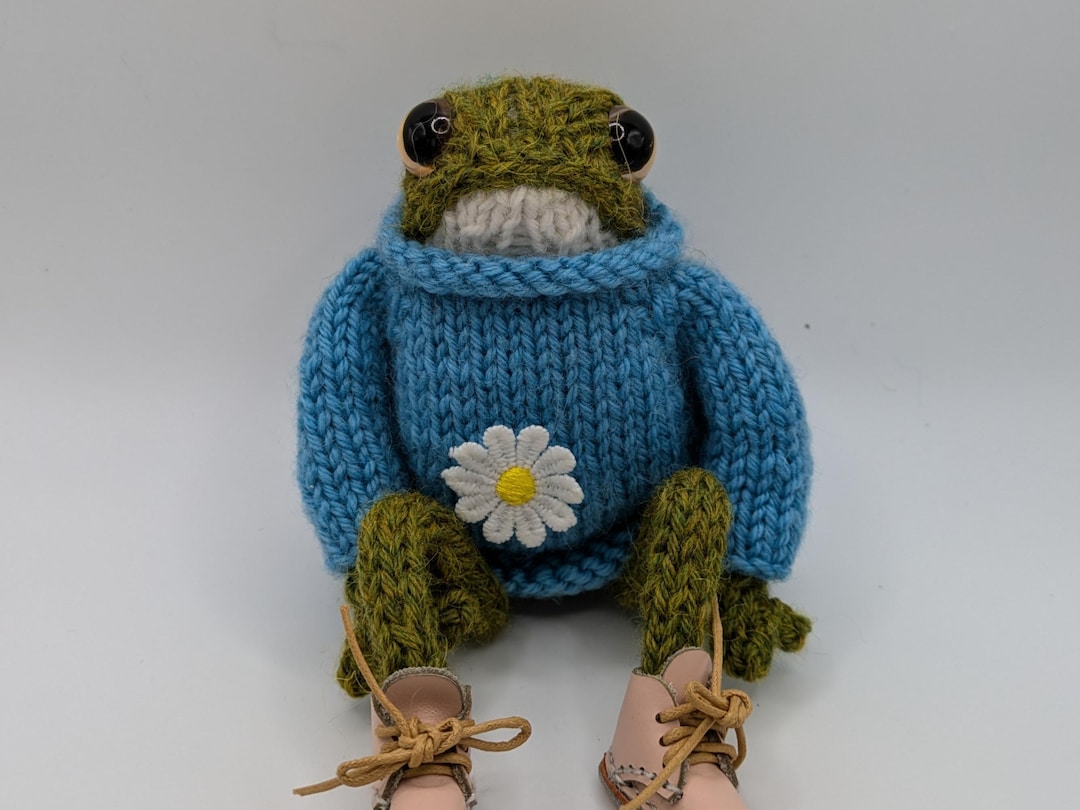 Small Knitted Frog Office Desk Ornament Home Decor Gift Toy Plush ...