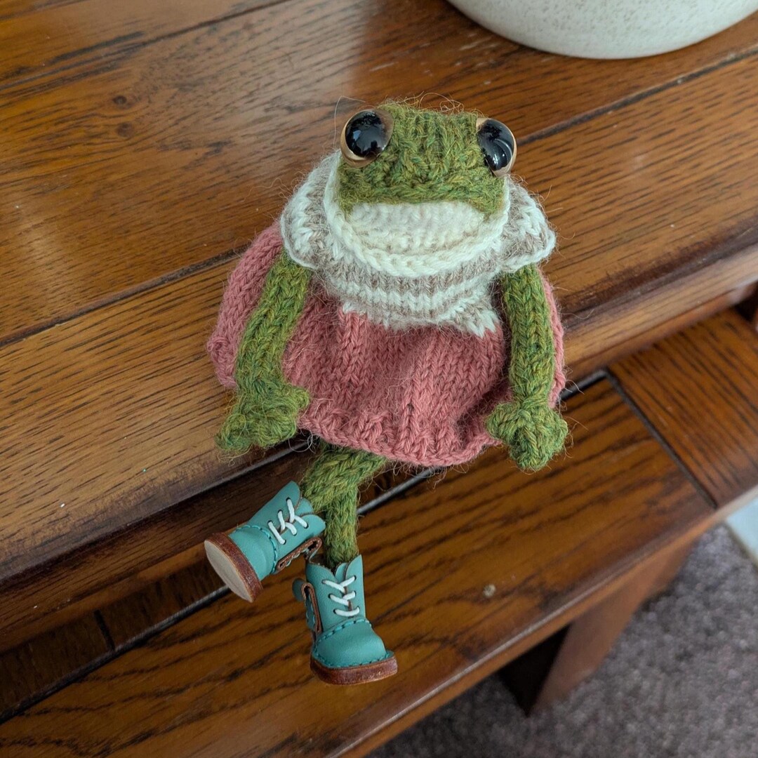Knitted Frog With Dress; Dot Pebbles Design Froggy - Etsy UK